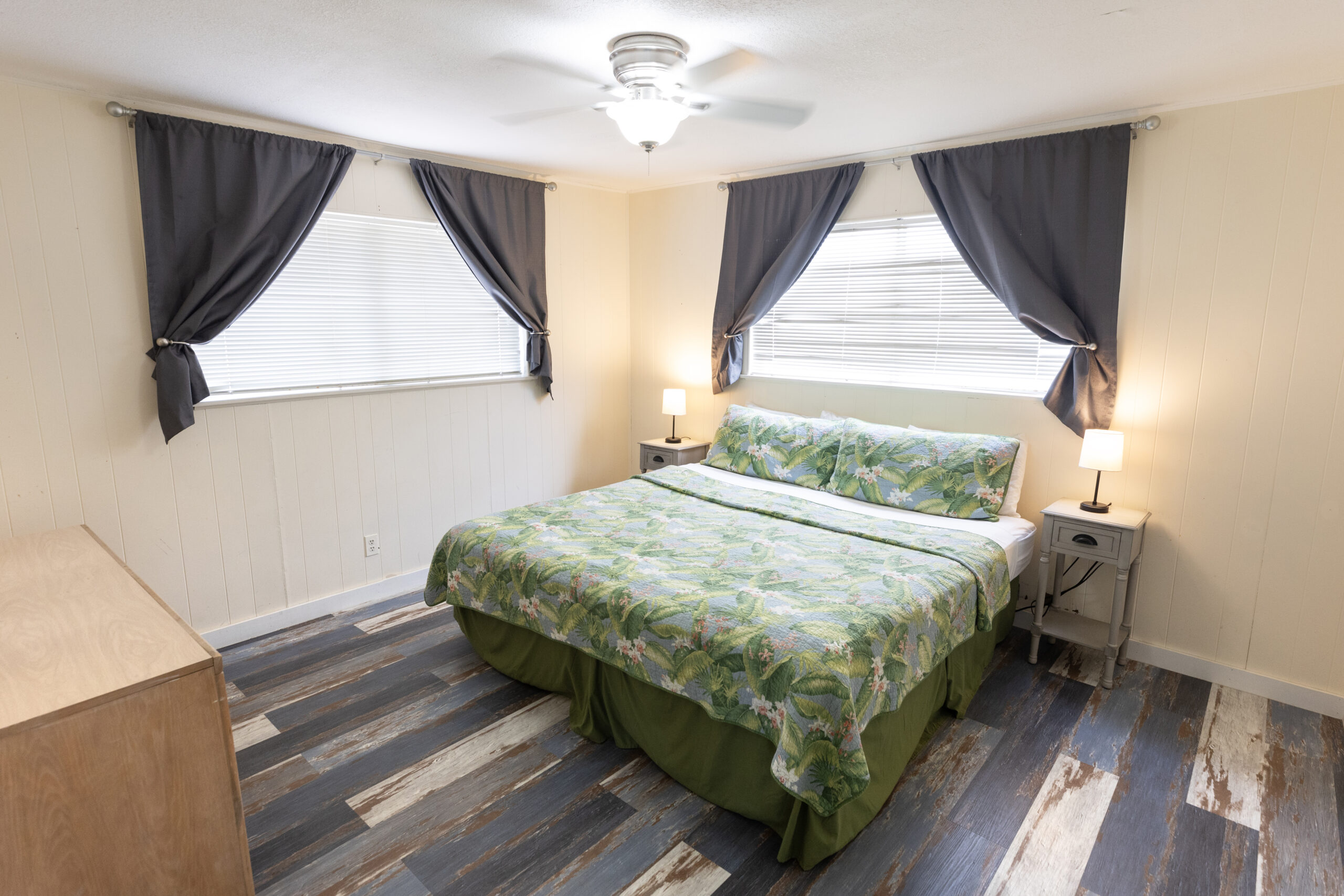 View Photos- Upper Deck Hotel & Bar